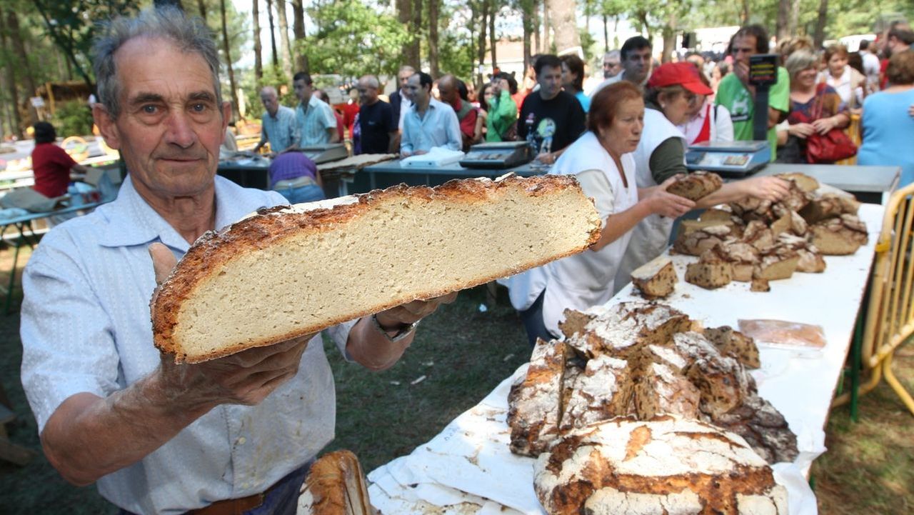 Cabral prepara 1.900 kilos de pan de millo para disfrutar de su ...
