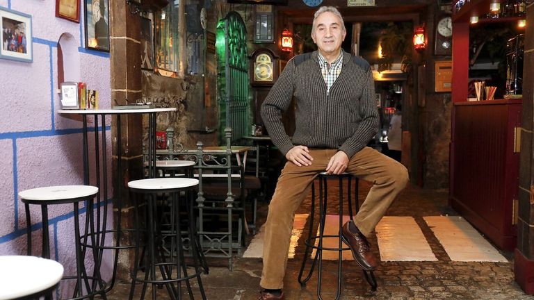 Javier Rivera: «¡Cómo me voy a jubilar si el pub Momo, tras 40 años ...