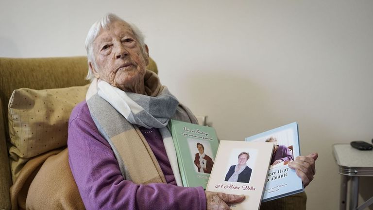 Una ourensana de 99 años que cuenta la vida en verso