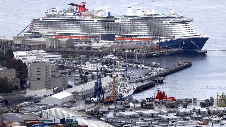 Vigo recibe a 6.500 cruceristas en dos escalas inaugurales