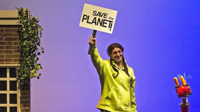 Fidel Fernández, actor y fundador de Yllana Teatro: «Greenpiss sirve ...