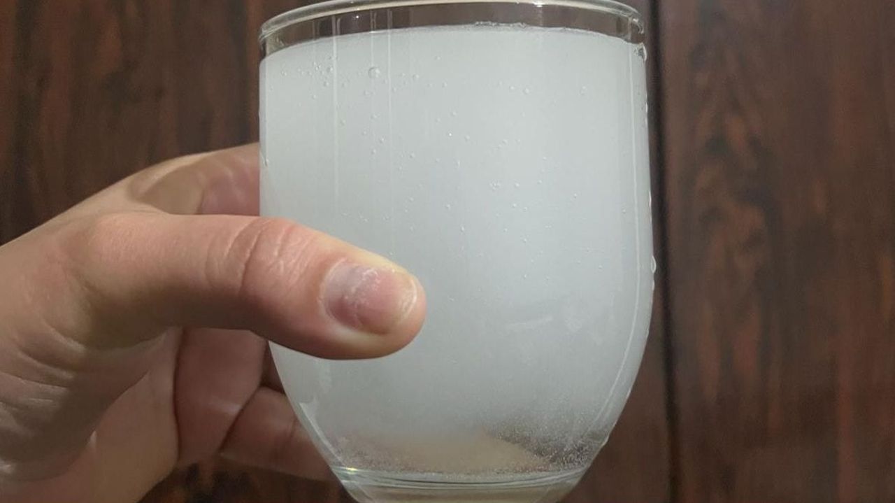 El casco urbano de Agolada sufrió un corte de agua, que presentaba un ...