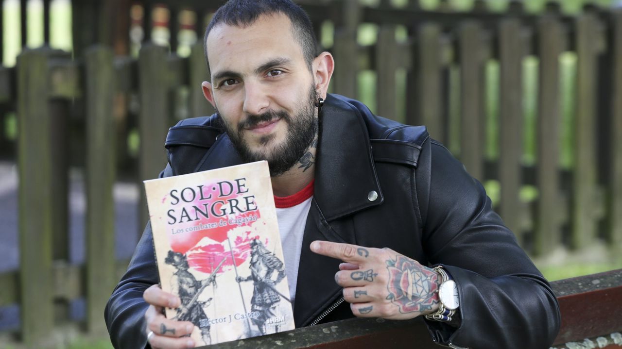 Héctor Castro presenta este jueves dos libros en As Torres de Oleiros