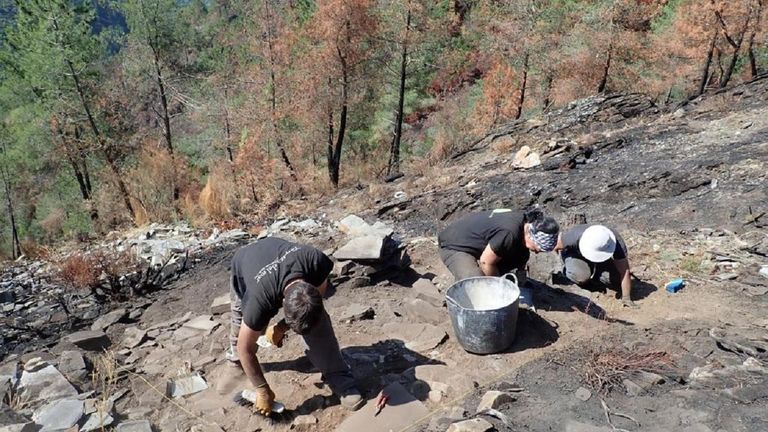Vuelven a excavar en A Pobra do Brollón uno de los castros más antiguos ...