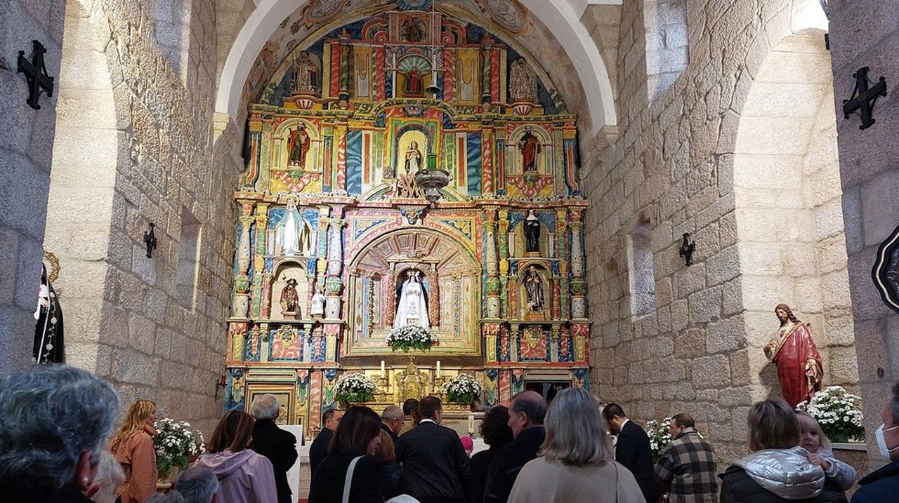 Castrelo de Miño recupera el retablo de Santa María de Macendo