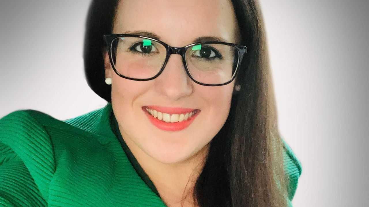 La escritora forcaricense Yoly Mosteiro publica «una historia 'cozy' de ...