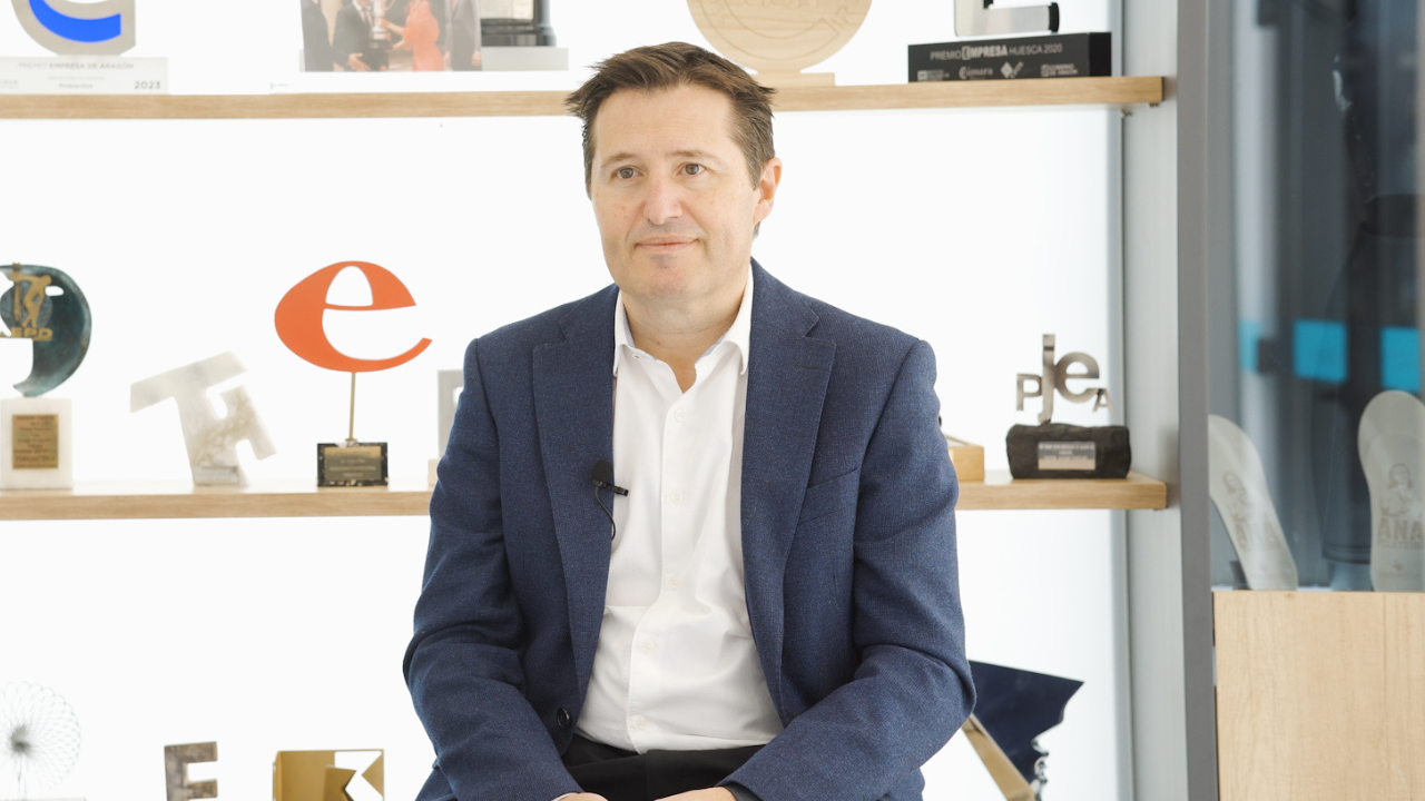 Jose Víctor Alfaro, podólogo: «Cuando un chico de 13 años no es muy alto, pero calza un 44, le ...