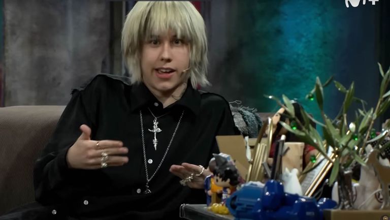 ¿Qué hace Rojuu, el trapero que tiene revolucionados a los jóvenes, en ...