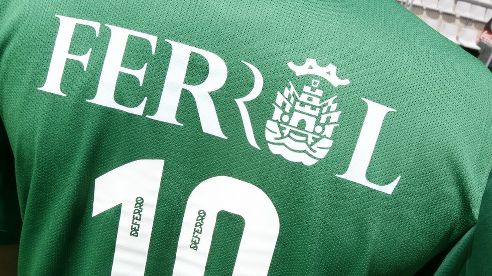 El verde recupera todo el protagonismo en la nueva camiseta del Racing ...