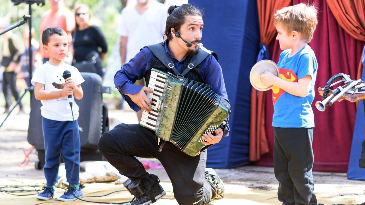 Mauro Bruza, payaso y hombre orquesta: «Quiero sorprender a la gente ...