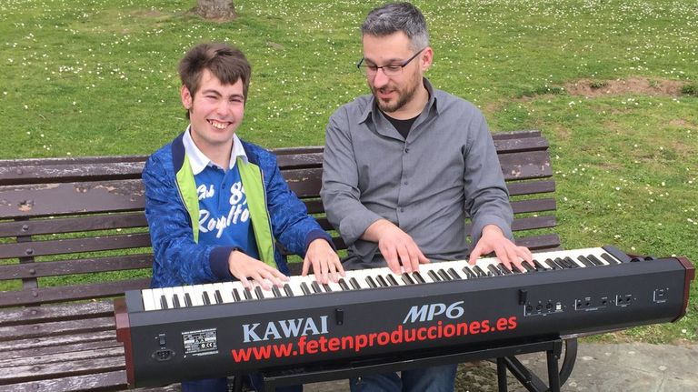 Adrián Vigo, músico de Lugo: «Toco el piano desde los tres años con una ...