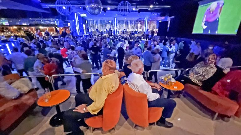 Yo sí te pido La Luna: la discoteca que es «gloria bendita» para los ...