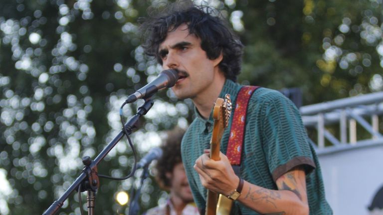 Santi Araújo: «Las canciones que hago son un reflejo de lo que quiero ser, como una invocación»