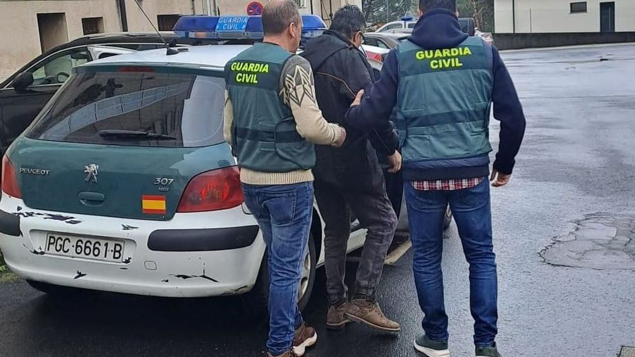 Detenido un vecino de O Pereiro por dos robos con fuerza en un bar y en un restaurante en los ...