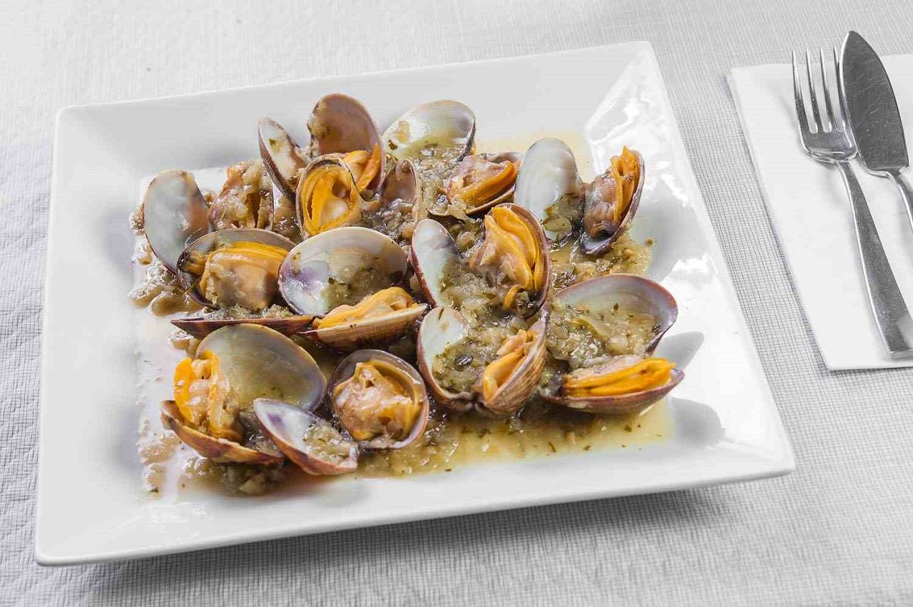 Esta es la manera más sencilla de preparar almejas a la marinera