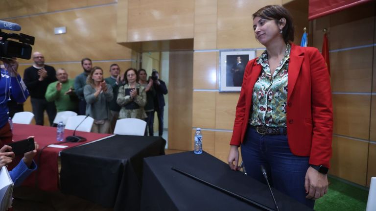 María Nogareda, nueva alcaldesa de Sada en un bronco pleno durante la ...