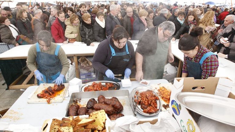 Lleno en Navia de Suarna para disfrutar de la androlla