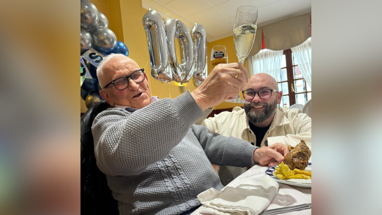 Un brindis por los 101 años de Guillermo Tojeiro, el abuelo de As Pontes