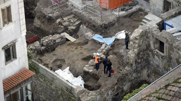 Las tumbas romanas recién halladas tienen continuidad en la concatedral