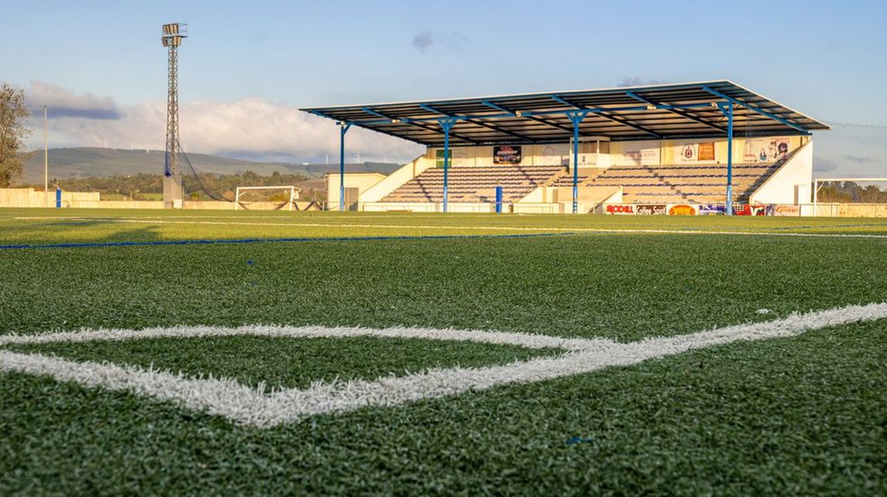 Licitan mejoras en los accesos al campo de fútbol de Melide por 40.550 ...