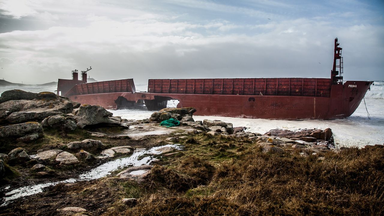 Diez años del último gran barco embarrancado en la Costa da Morte