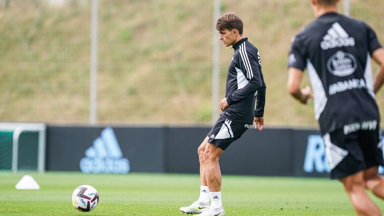 Denis se queda en la grada hasta enero y el Celta inscribió a Larsen