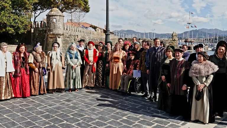 Baiona se engalana para recibir a 150.000 personas con la Arribada