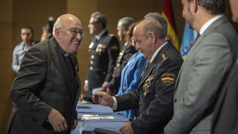 El deán de la Catedral de Santiago ya es un ángel