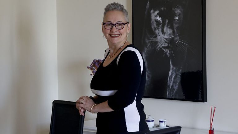 Ana Meneses, 59 años: «En otra vida era abogada, ahora cuido a personas ...