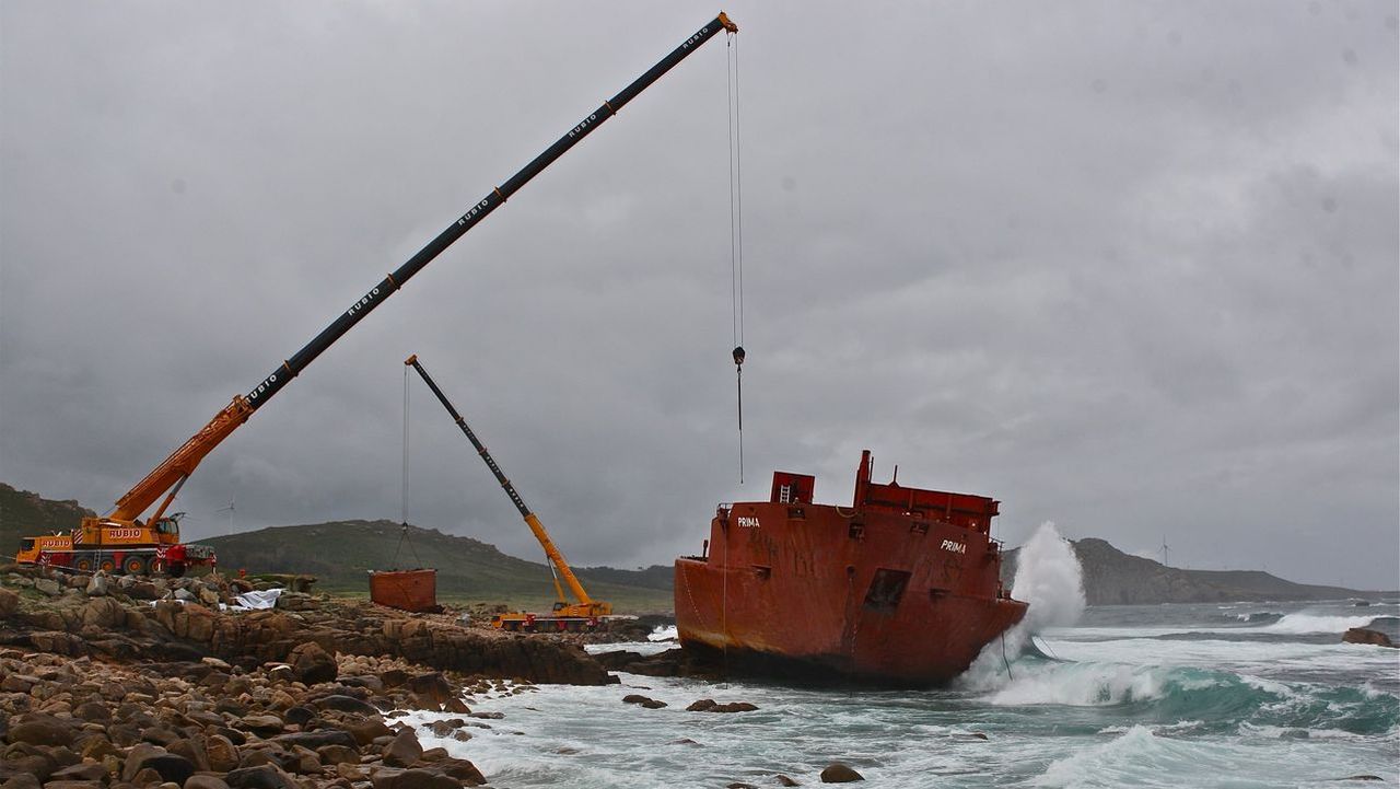 Diez años del último gran barco embarrancado en la Costa da Morte