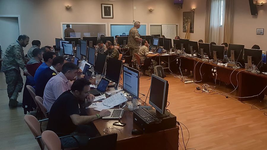 Militares de tres ejércitos, la primera línea de defensa en el ciberespacio
