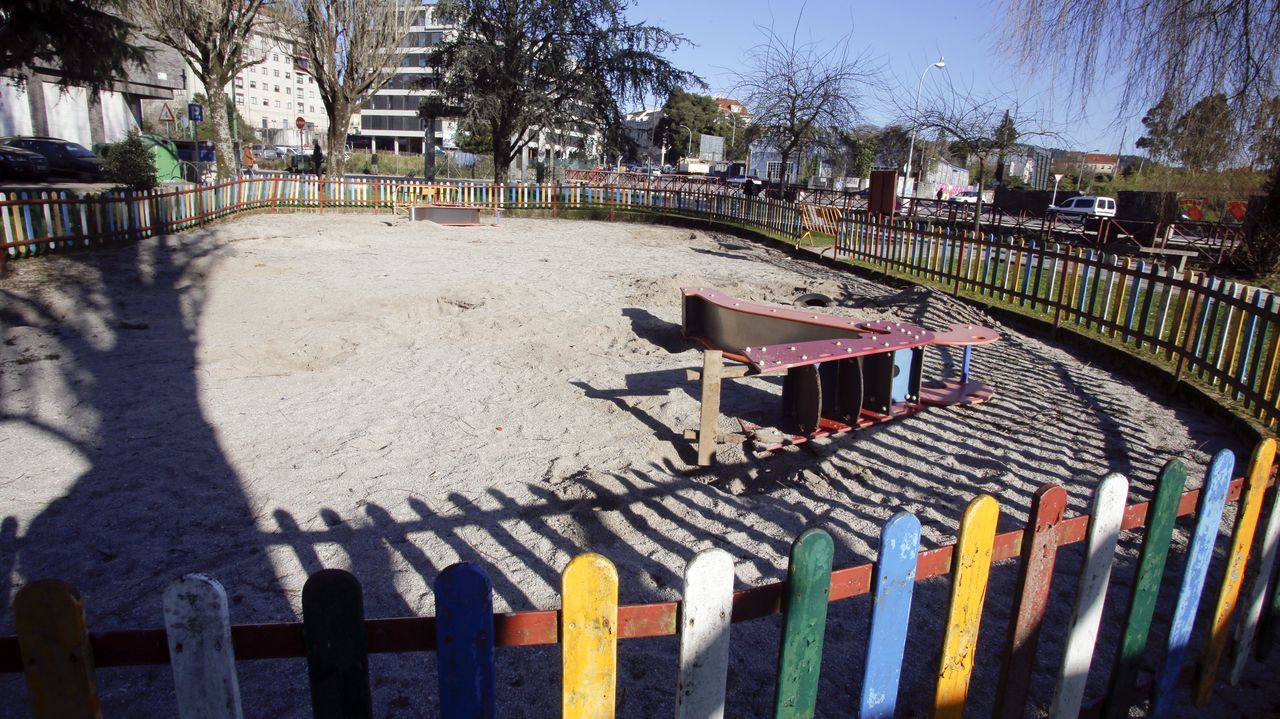 Renuevan los juegos del parque Celso Emilio Ferreiro