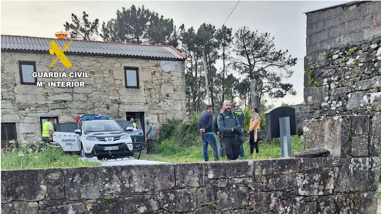 El presunto autor de la oleada de robos en casas en la aldea de Abuín, en libertad con cargos