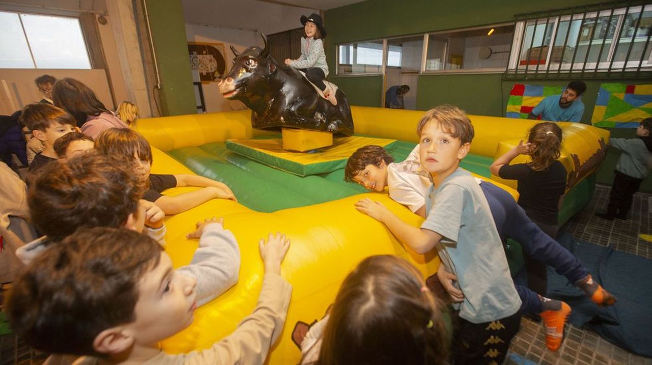 Animada fiesta infantil en Buño en la recta final de la Navidad