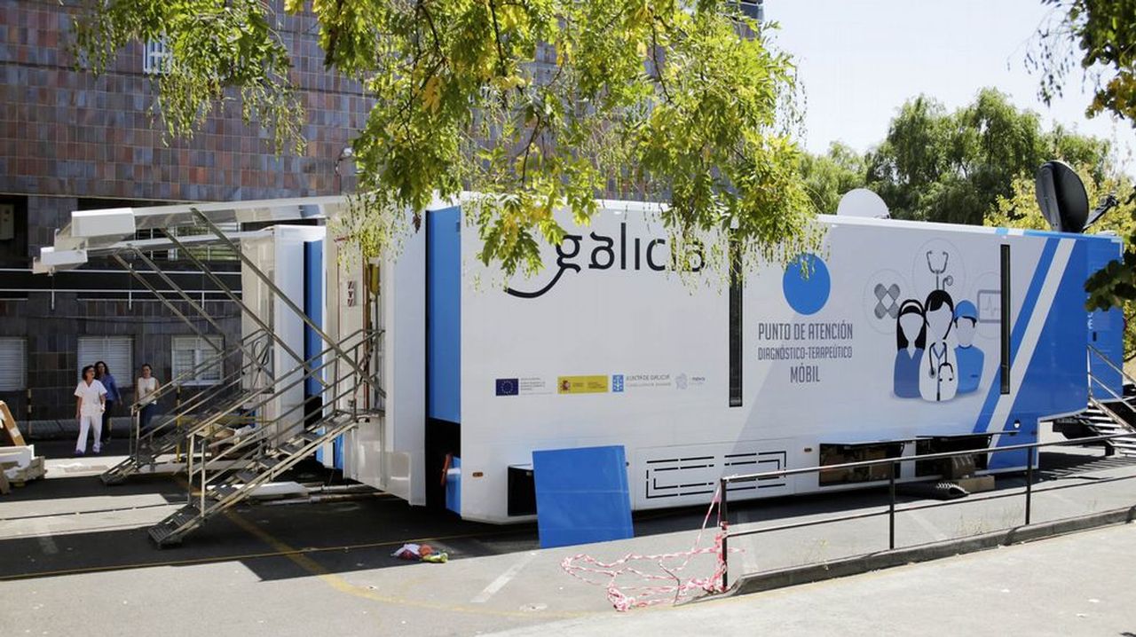 El hospital móvil del Sergas realizó en un año 85 cirugías y 1.800 ...