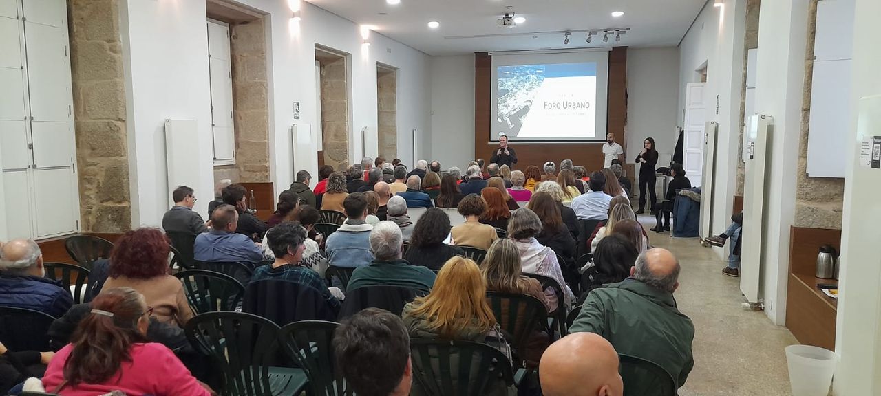 Un centenar de personas asisten a la jornada para elaborar la Axenda ...