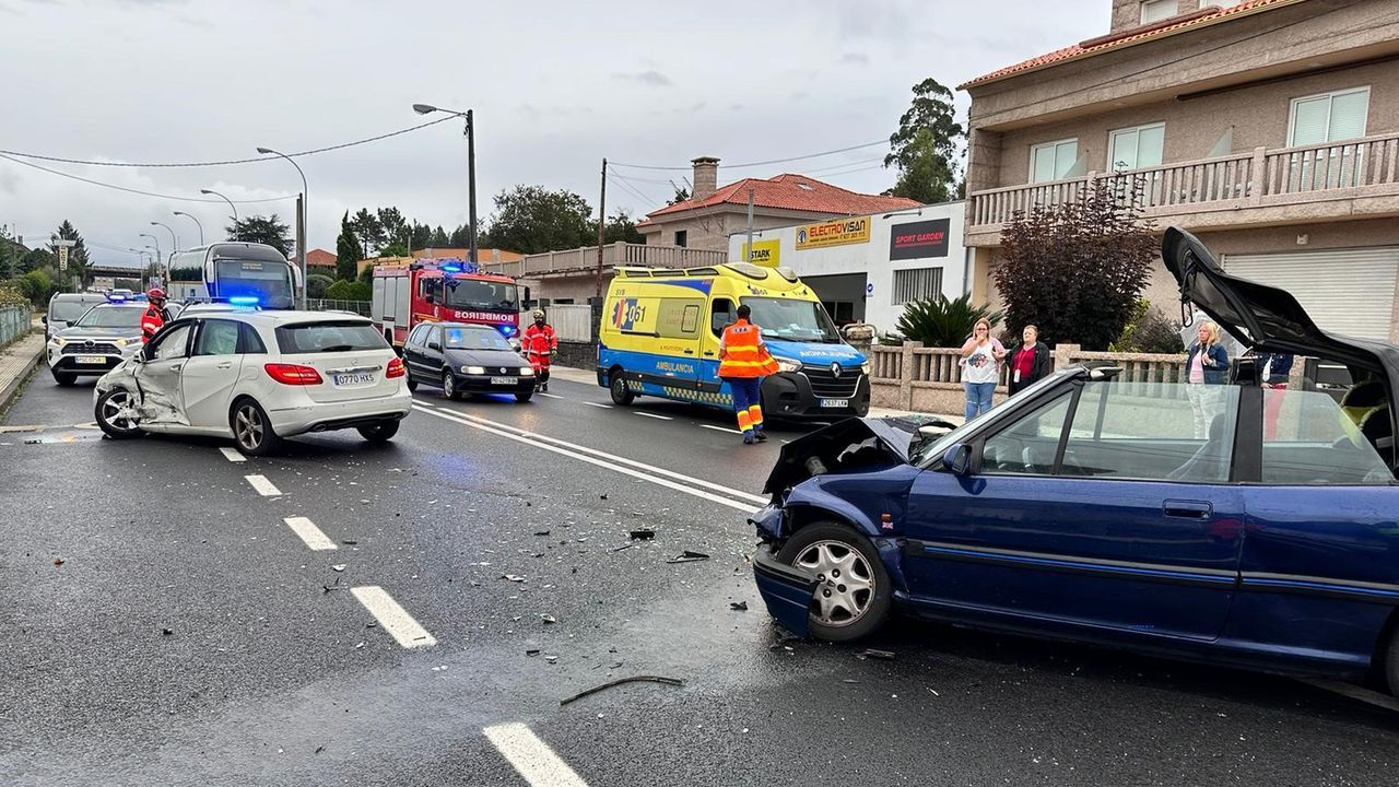 Dos Heridos Uno De Ellos Grave En Un Accidente Frontal A La Salida De