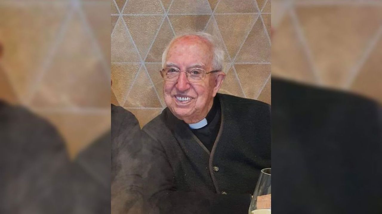 Muere José María Palacios, el cura que oficiaba en Chantada una misa ...