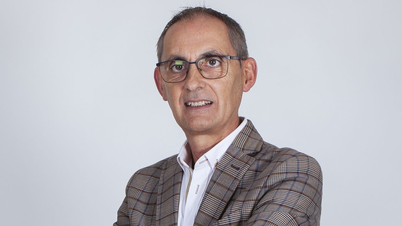 El pontevedrés JM Enríquez publica «She. El primer amor»