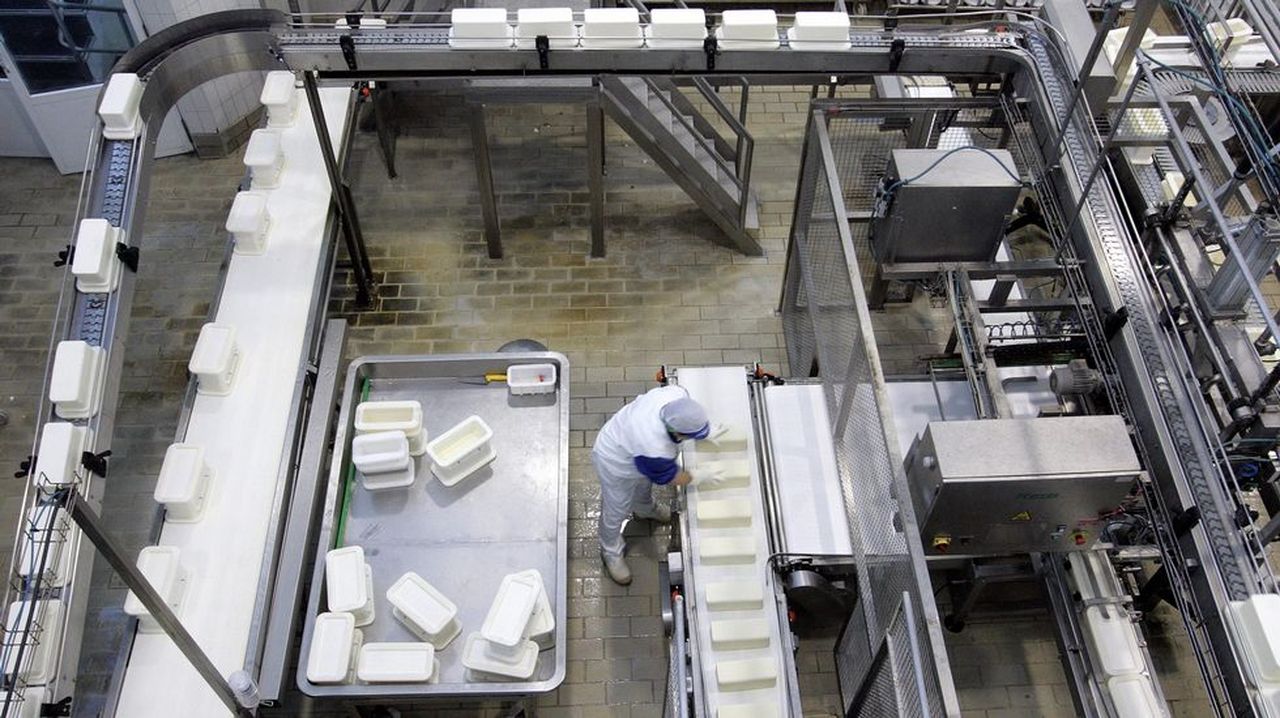 Capsa reitera a la plantilla de Larsa que solo fabricará queso de barra
