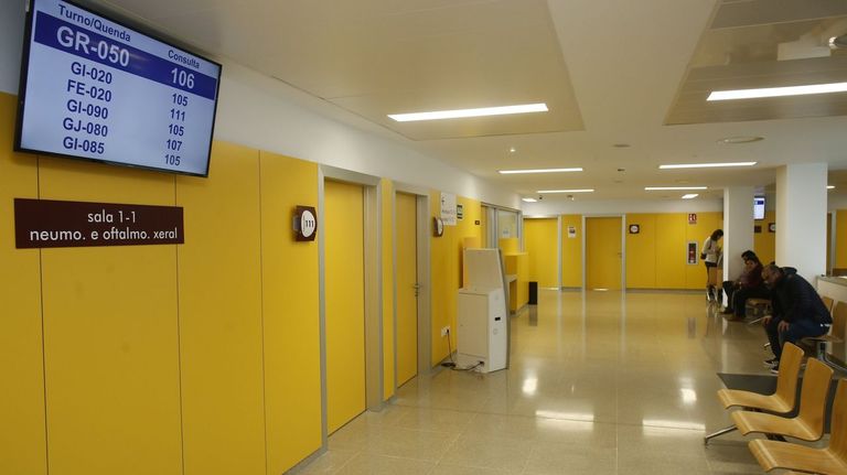 El Sergas ofrece treinta plazas en el hospital mariñano para médicos ...