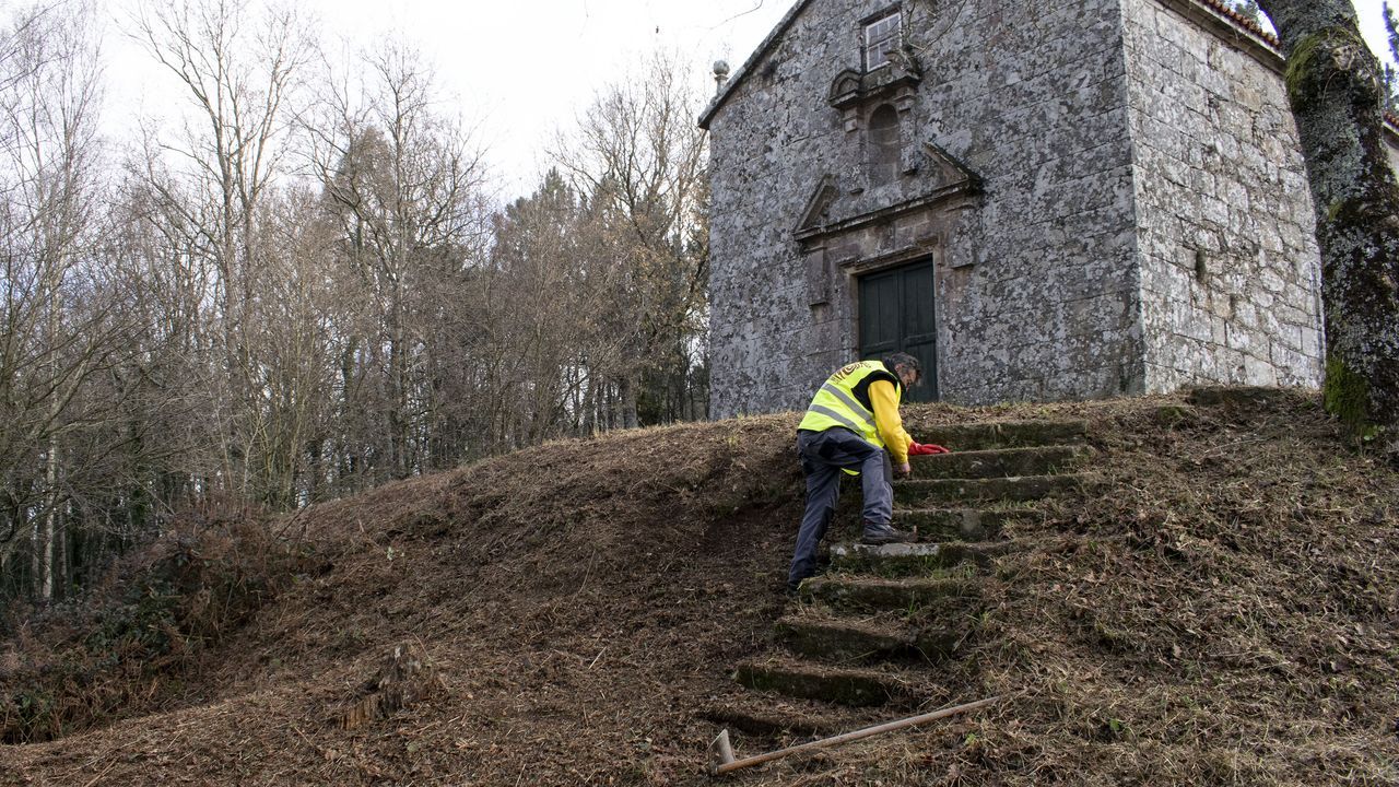 Acondicionan el entorno de la capilla de San Blas, en Chapa