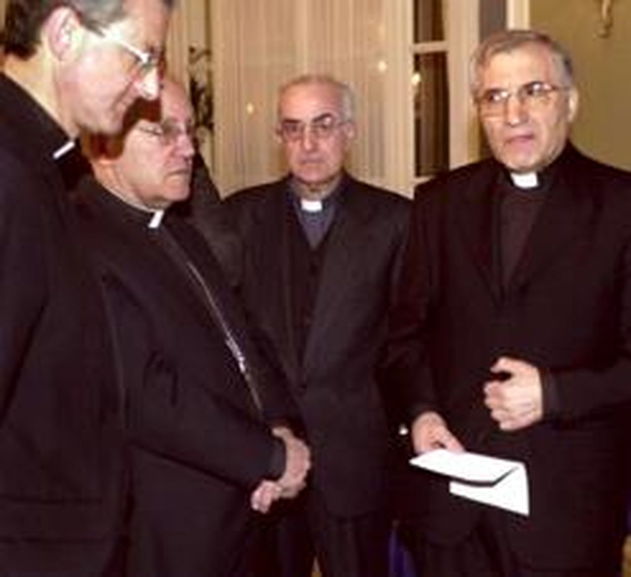 El Vaticano dice que la idea de excomulgar a los etarras «no tiene ni ...