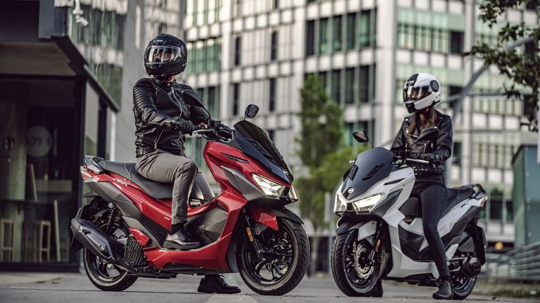 SYM: 18 años en España