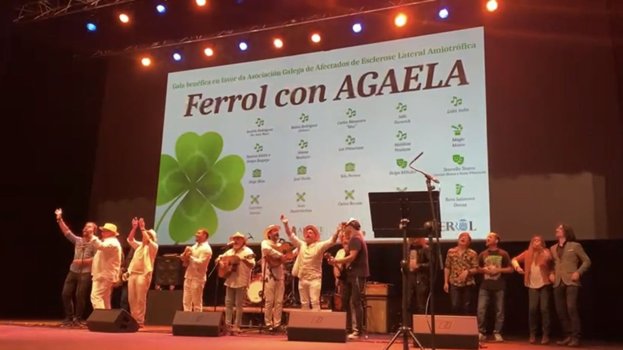 Ferrol mostró su solidaridad cantando a favor de Agaela