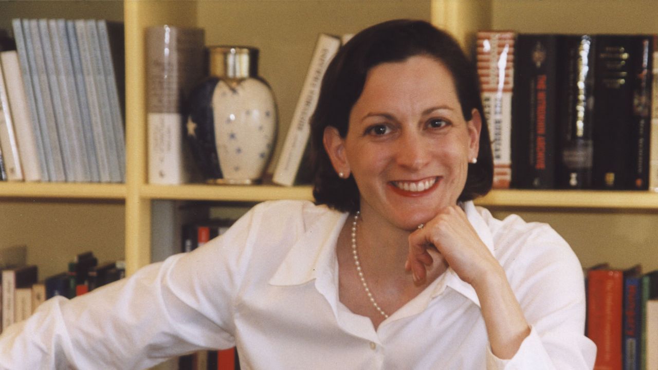 Anne Applebaum: «Putin alienta a los separatistas catalanes porque ...