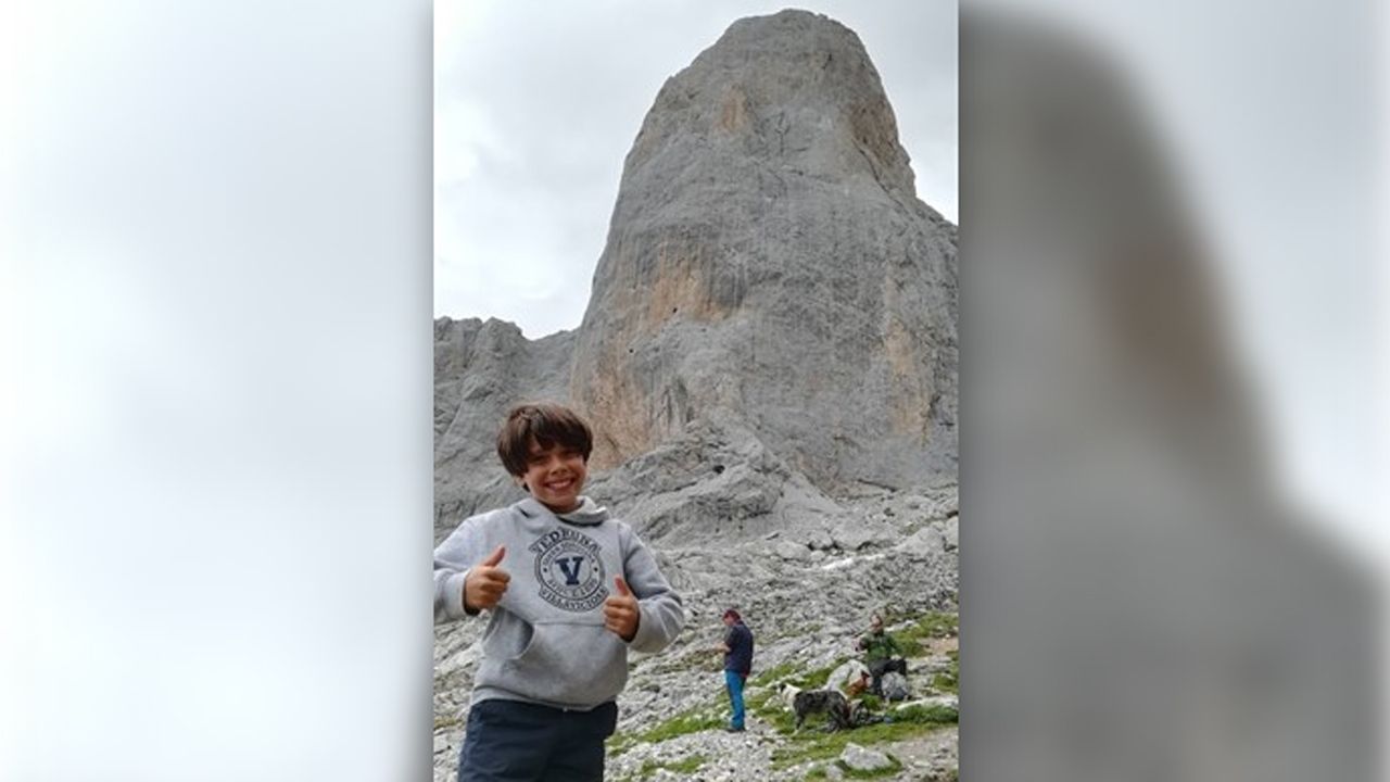 El niño que oyó voces saliendo de la tierra y salvó una vida