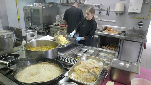 La cafetería del campus de Ferrol: platos veganos, «take away» y un ...