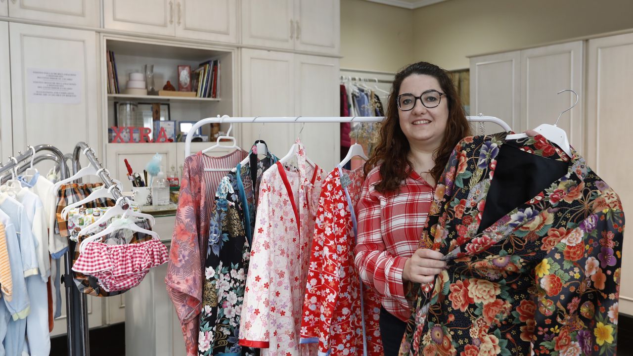 Esta trivesa cose desde mandiles a kimonos japoneses