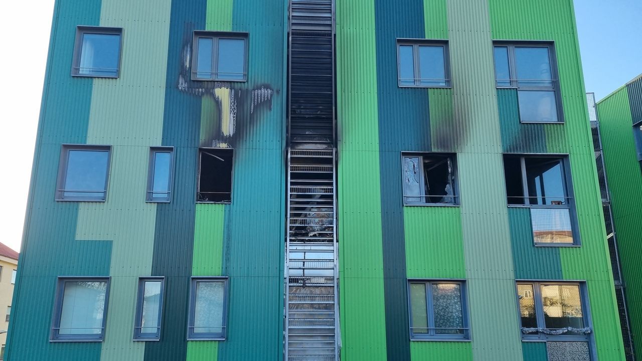 Los bomberos sitúan en un dormitorio el inicio del incendio de Covadonga